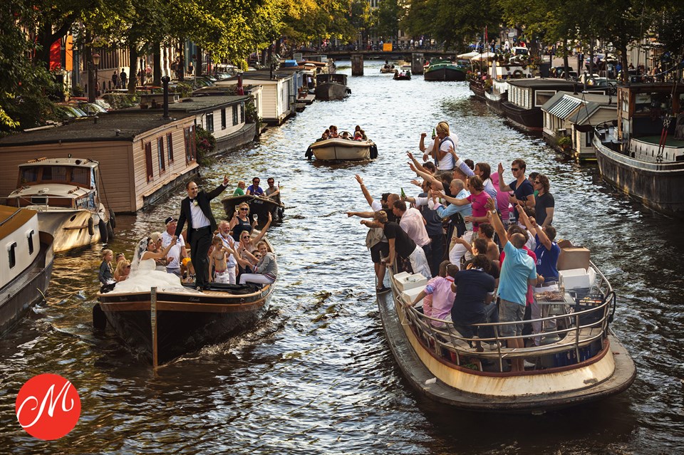 OP EEN BOOT DOOR DE AMSTERDAMSE GRACHTEN